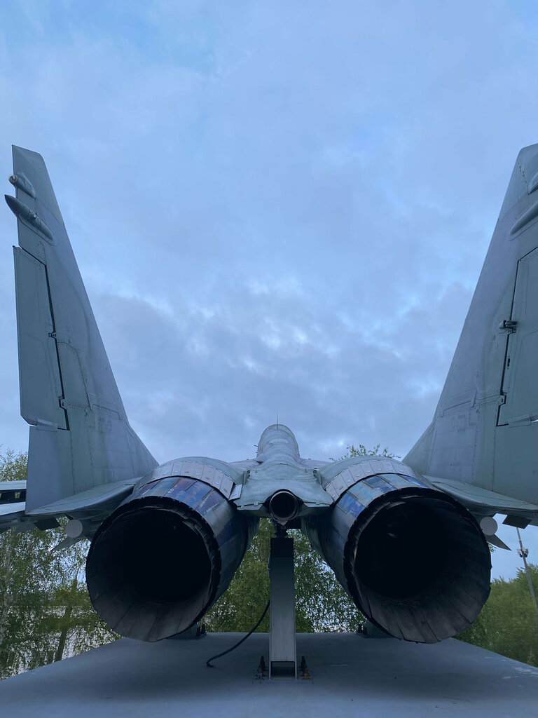 Teknoloji anıtı МиГ-29УБ, Ufa, foto