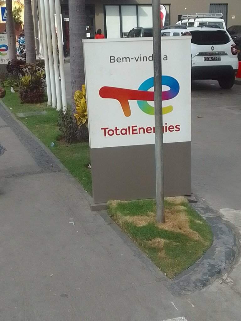 Benzin istasyonu TotalEnergies, Loanda, foto