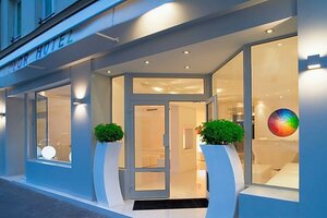 Color Design Hotel (Paris, 12e Arrondissement, Rue de Cîteaux), otel  Paris'ten