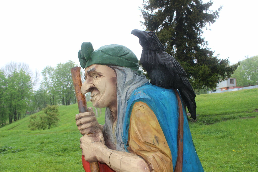 Park, sokak heykeli Баба Яга, Gatchina, foto