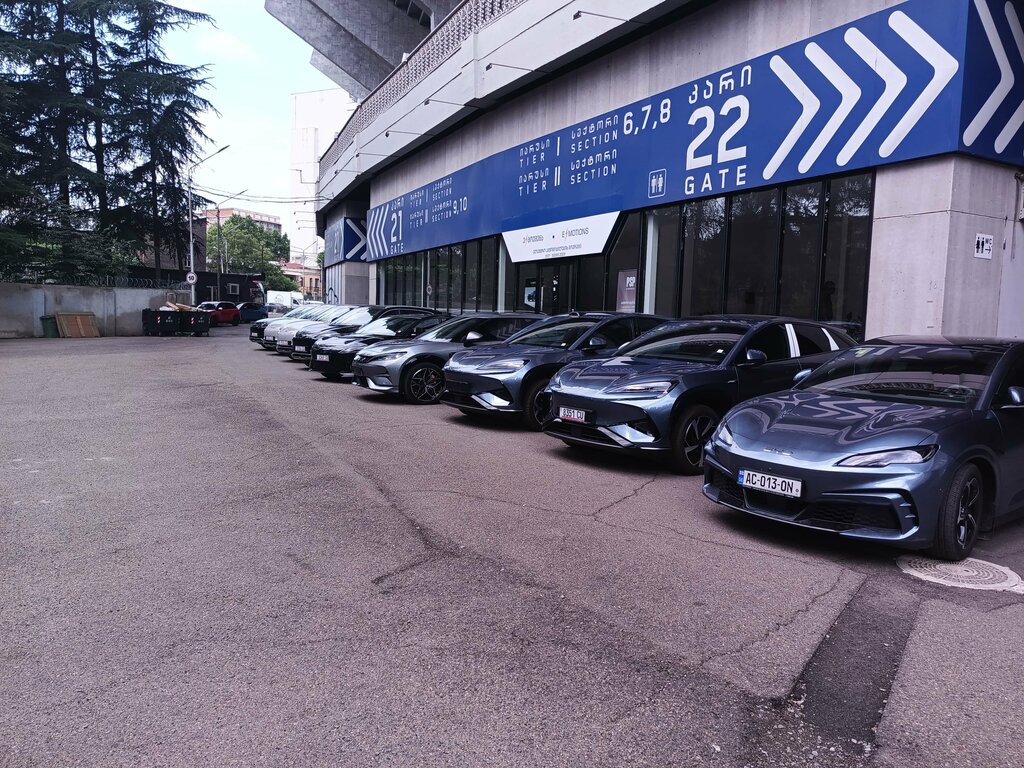 Otomobil satış galerileri Byd Emotion, Tiflis, foto
