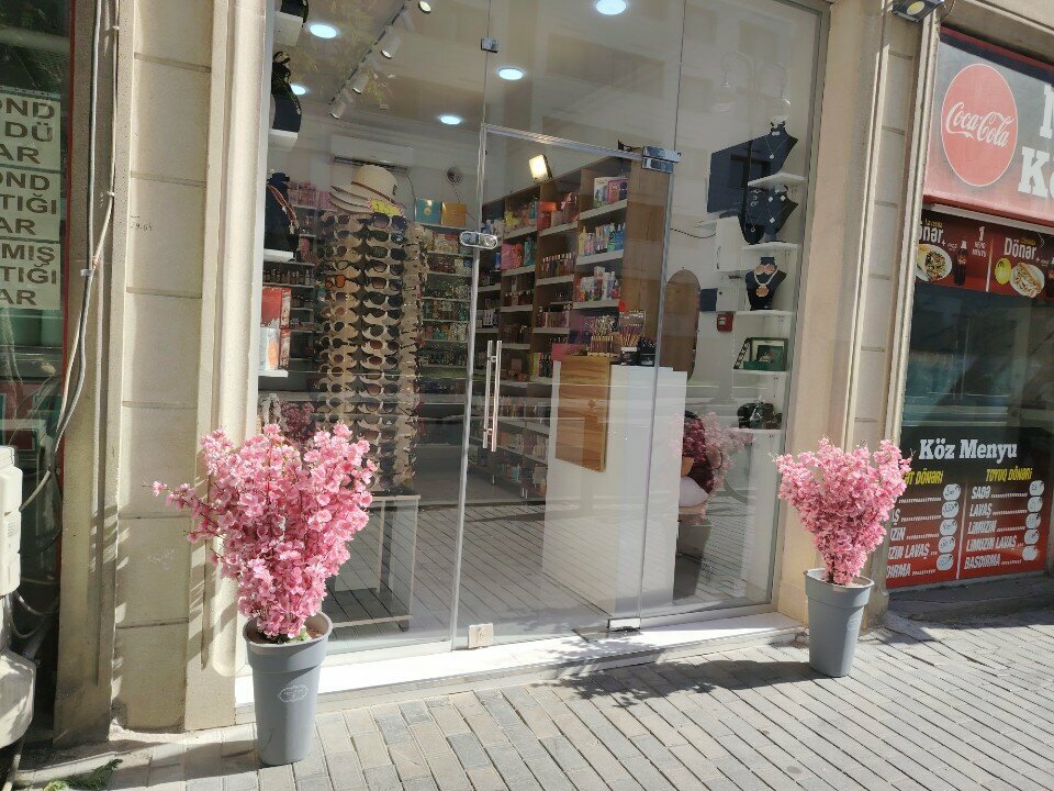 Tuhafiyeler Eliza, Bakü, foto
