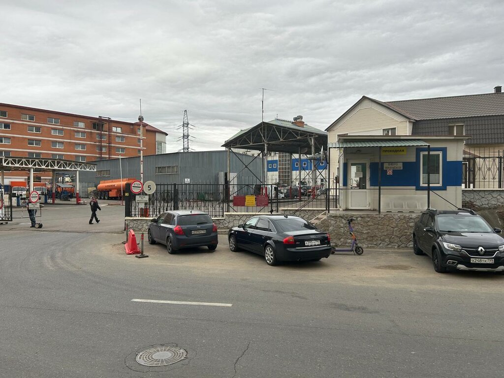 Otopark ve tamirhaneler Car Base Ilyinskoye, Moskova, foto