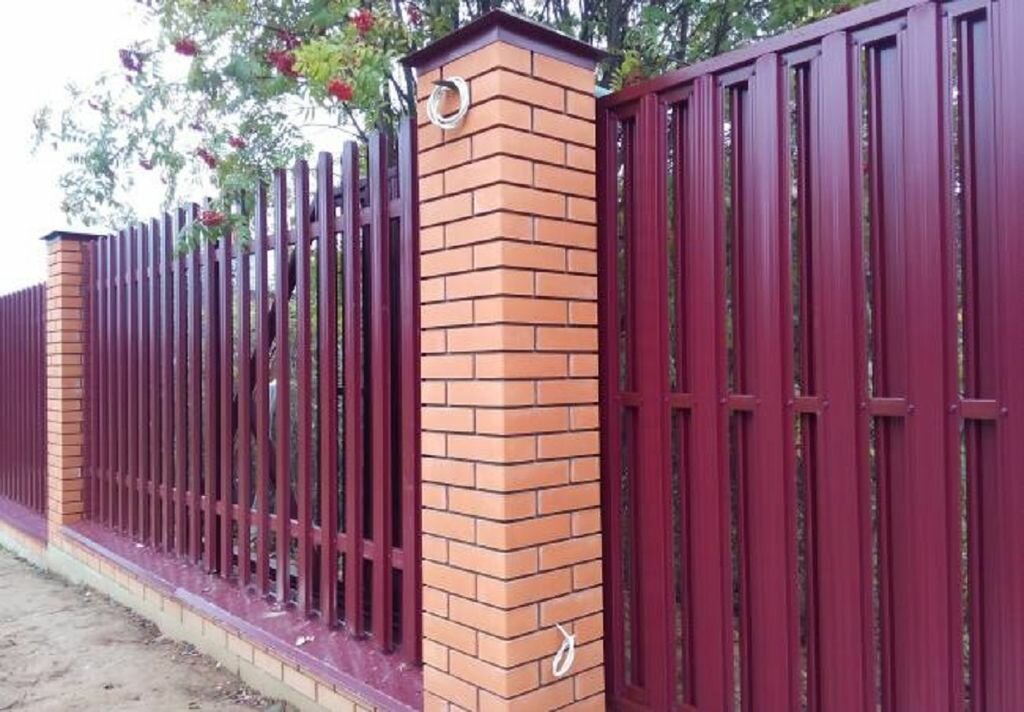 Çitler, parmaklıklar Dostupnyye_zabory, İvanteyevka, foto