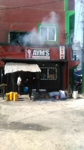 Raym's (Brazzaville, Avenue Loutassi), restoran  Brazzaville'den