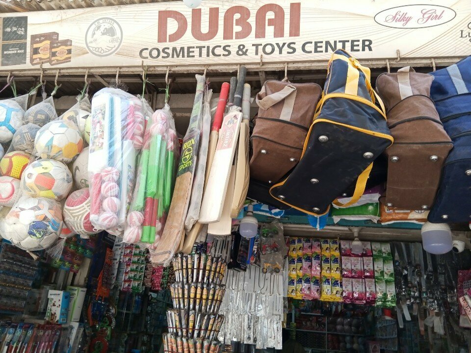 Kozmetik ve parfümeri mağazaları Dubai, Karaçi, foto