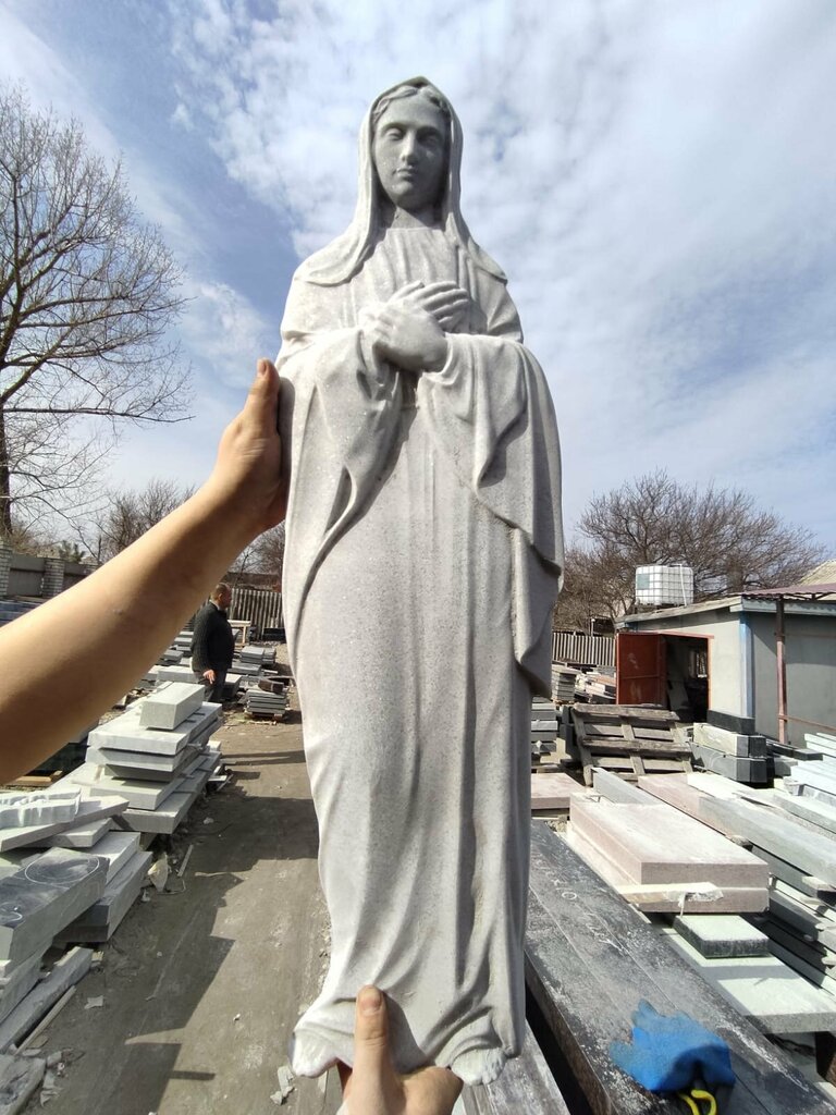 Heykel ve mezarlık taşı üreticileri Харон, Rostovskaya oblastı, foto