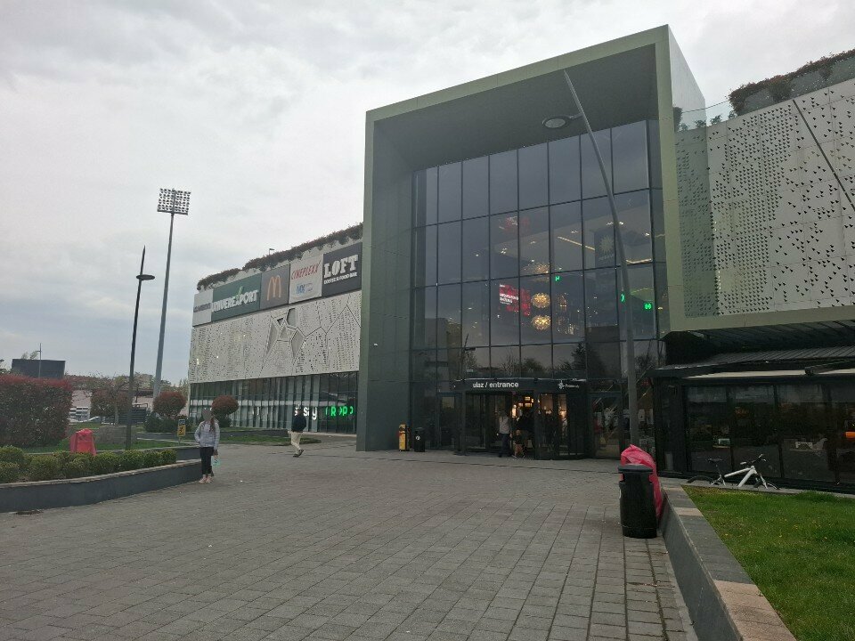 Giyim mağazası Armani Exchange, Novi Sad, foto