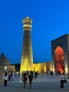 Kelan Minaresi (Bukhara), turistik yerler  Buhara'dan