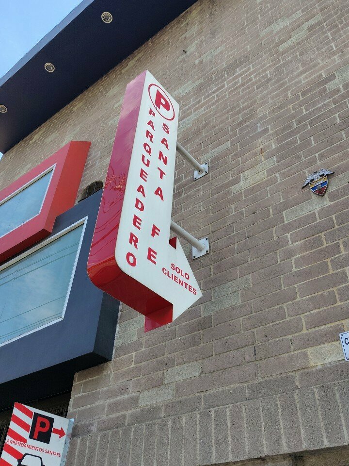 Otopark alanı Santa Fe Parking, Medellin, foto