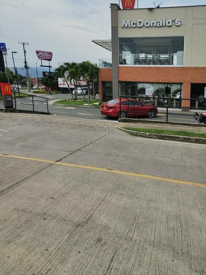 Fast food McDonald's, Cali, foto