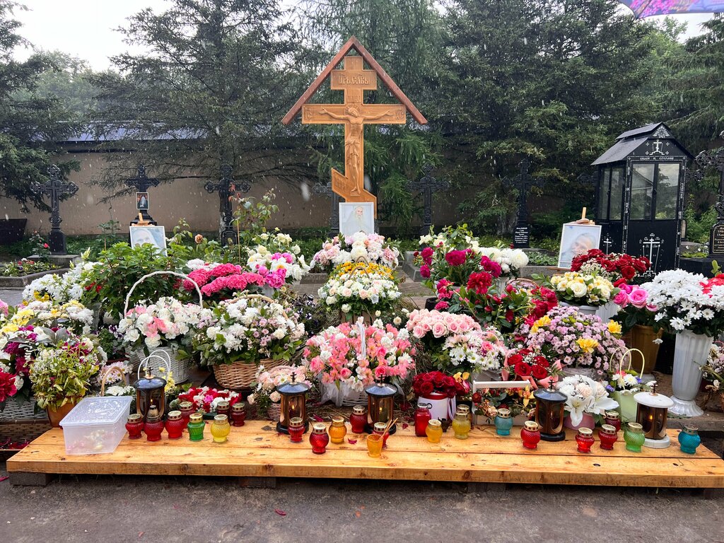 Ünlü kişilerin mezarları Схиархимандрит Илий Ноздрин, Kozelsk, foto