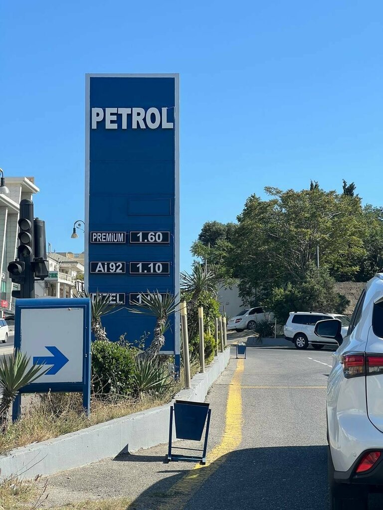 Benzin istasyonu Petrol Badamdar, Bakü, foto