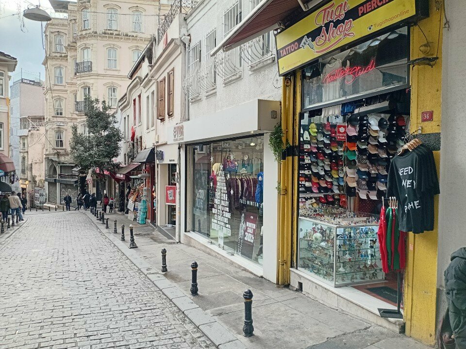 Giyim mağazası Tugi Shop & Ti Tattoo 2, İstanbul, foto