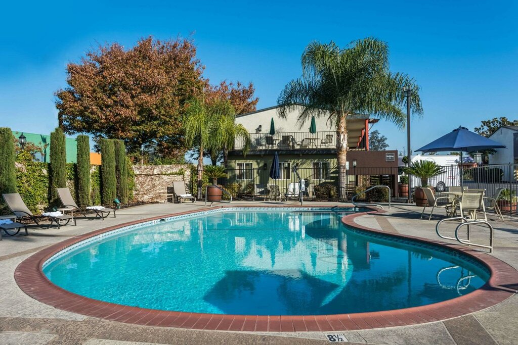 Otel Days Inn & Suites by Wyndham Lodi, , foto