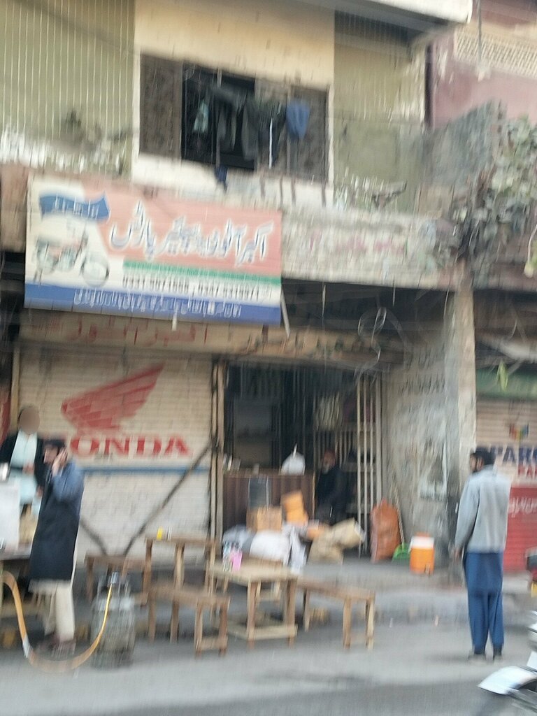 Giyim mağazası Chhachi brothers Kohati Chappal, Rawalpindi, foto