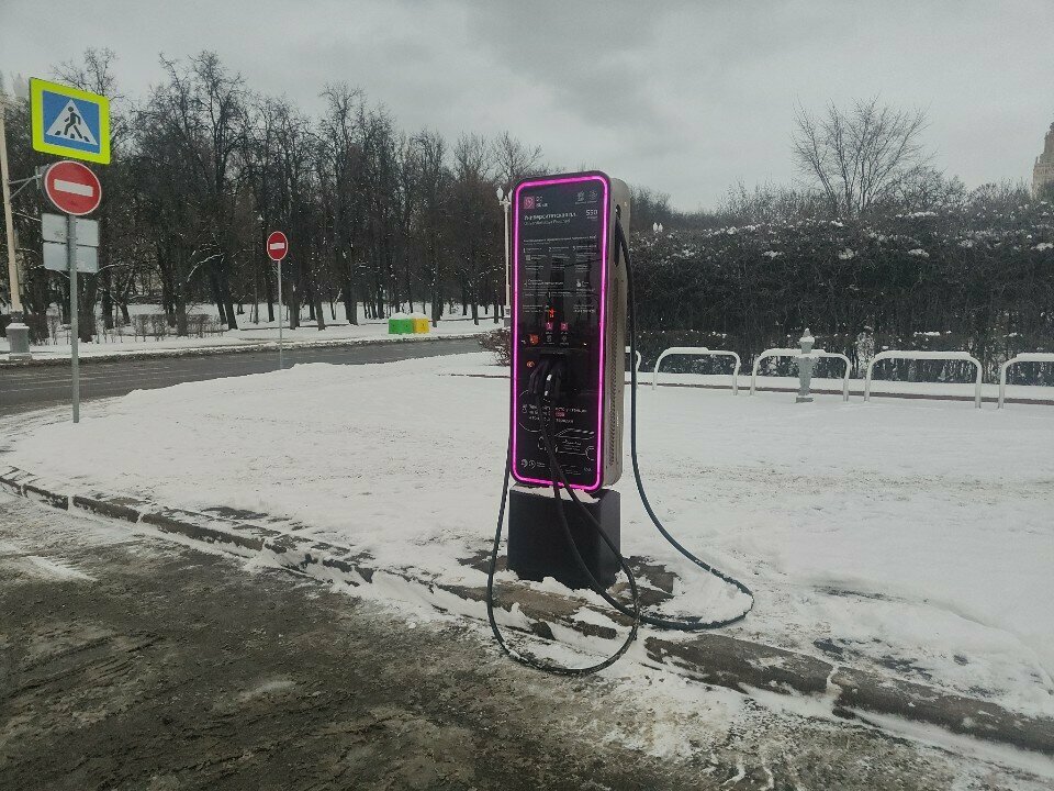 Elektrikli oto şarj istasyonları Станция зарядки электромобилей, Moskova, foto