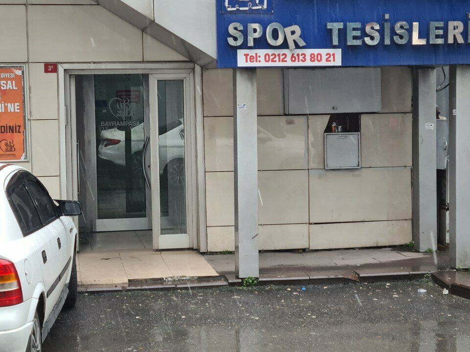 Çok amaçlı spor tesisleri Necip Uysal Spor Tesisleri, İstanbul, foto