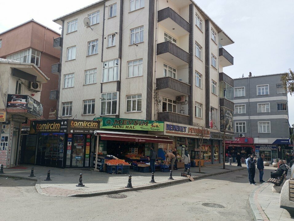 Cep telefonu ve aksesuarları satış mağazaları Öz Baysal İletişim, İstanbul, foto