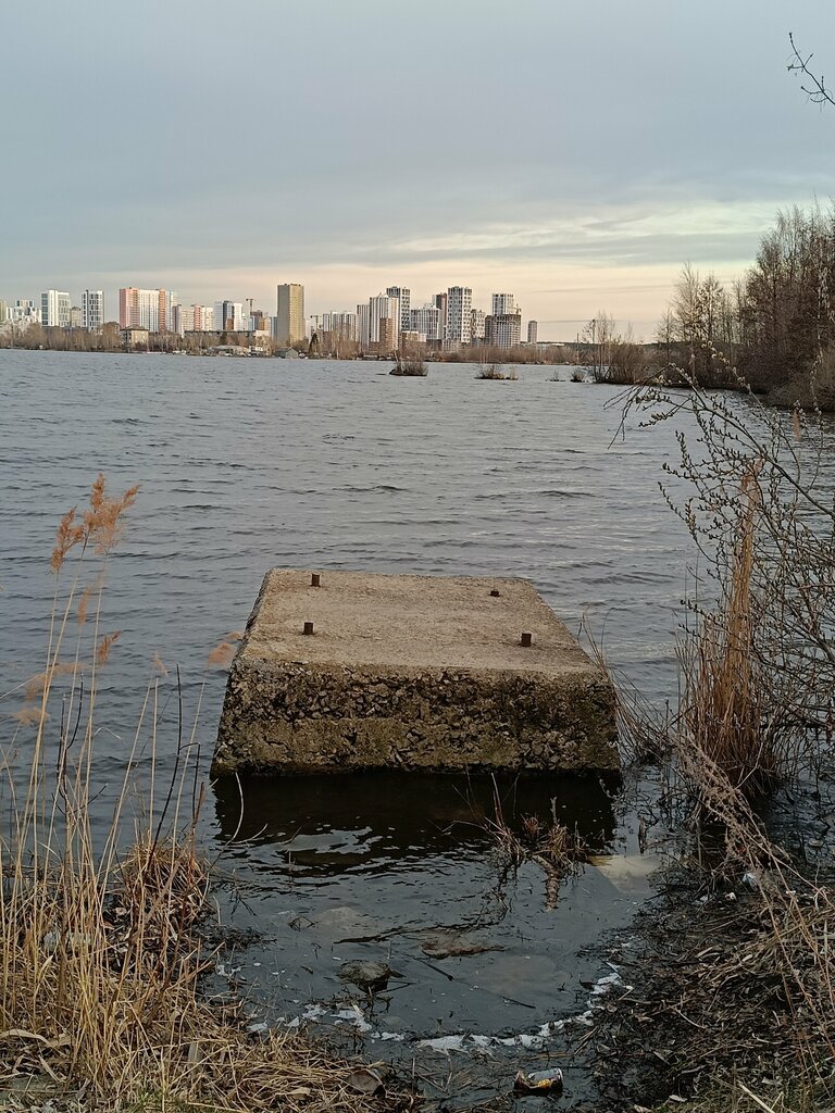 Turistik yerler Фундамент опоры линий электропередач Государственной районной электростанции имени Рыкова, Yekaterinburg, foto