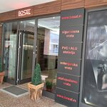 Bosal (Mihajla Pupina Boulevard No:10D), kapılar  Belgrad'dan