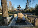 Крест на месте Троицкого собора (St. Petersburg, Petrodvortsoviy District, Strelna Settlement, istoricheskiy rayon Sergiyevskaya Sloboda), şapel, haç anıtı  Saint‑Petersburg'dan