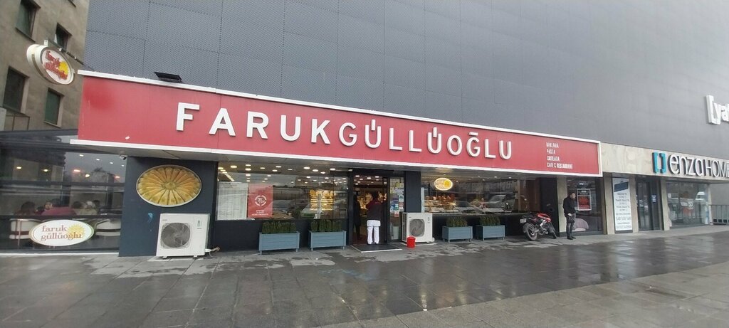 Pasta, şekerleme ve tatlı Faruk Güllüoğlu, İstanbul, foto