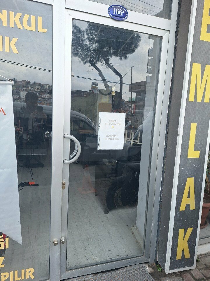 Sigorta acentaları Can Sigorta Emlak İnşaat, İzmir, foto