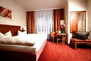Hotel Wegener (Tattersallstraße No:16, Mannheim), otel  Mannheim'den