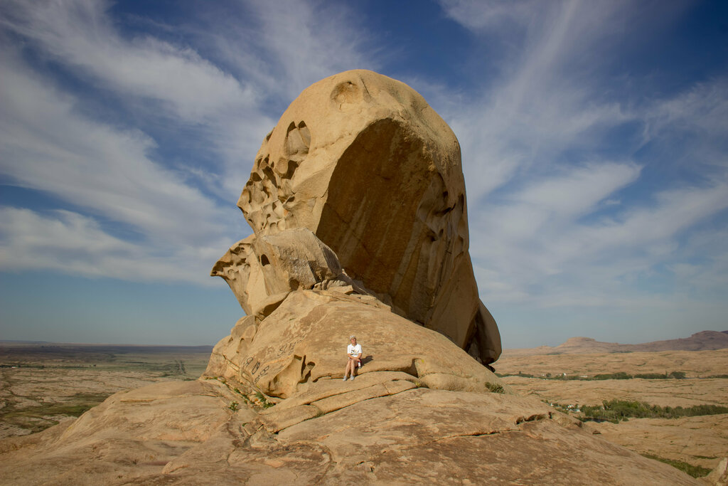Turistik yerler Mushroom Rock, Karağandı eyaleti, foto