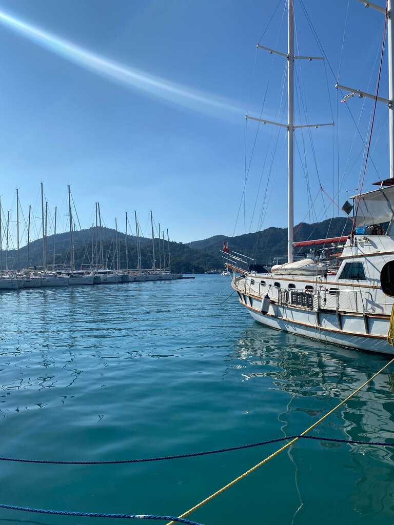 Deniz ve nehir iskeleleri Göcek Limanı, Fethiye, foto