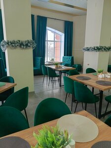 Соболь (ulitsa Karla Marksa No:1А), kafe  Verhoturye'den