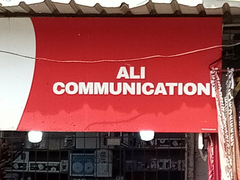 Cep telefonu aksesuarları Ali communication, Karaçi, foto