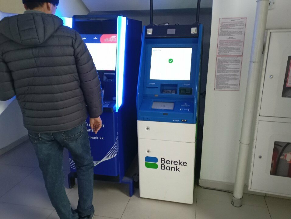 ATM'ler Bereke Bank, Almatı, foto