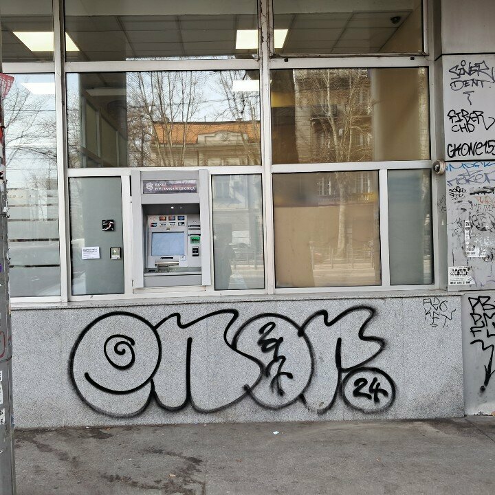 ATM'ler Banka Poštanska Štedionica, Belgrad, foto