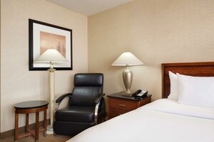 Hilton Chicago O'Hare Airport (United States, Chicago, 10000 W O'Hare Ave), otel  Chicago'dan