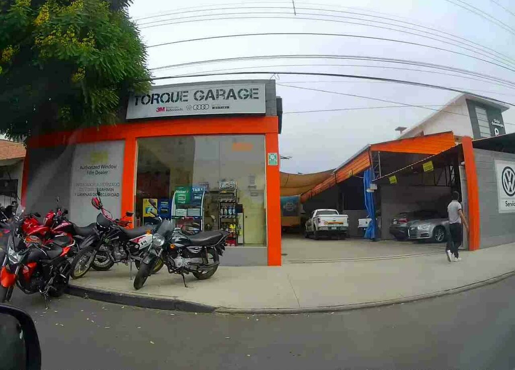 Oto döşeme Torque Garage, Cochabamba, foto
