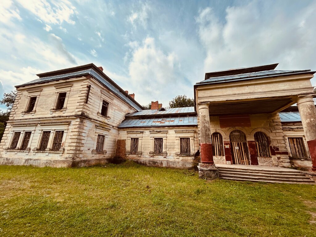 Turistik yerler Усадьба Плятеров, усадебный дом 1904 года, Vitebskaya oblastı, foto