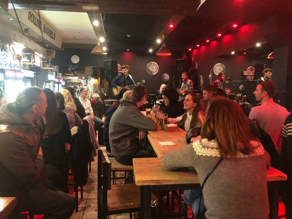 Bar Rolling Barrels Craft, Moskova, foto