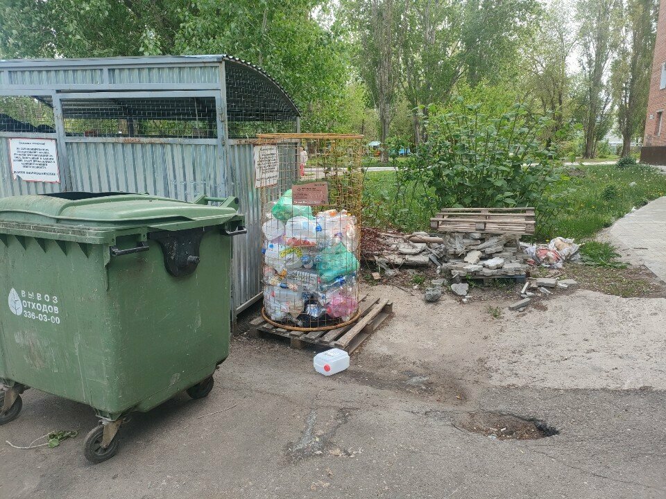 Ayrı çöp toplama noktası Контейнер для Пэт бутылок, Tolyatti (Togliatti), foto