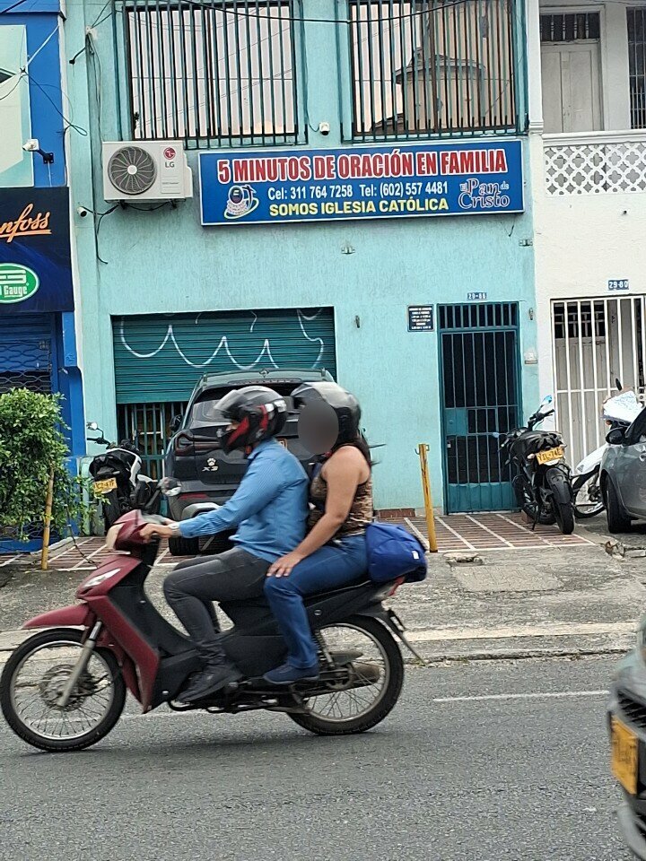 Dini dernekler Iglesia EN Familia, Cali, foto