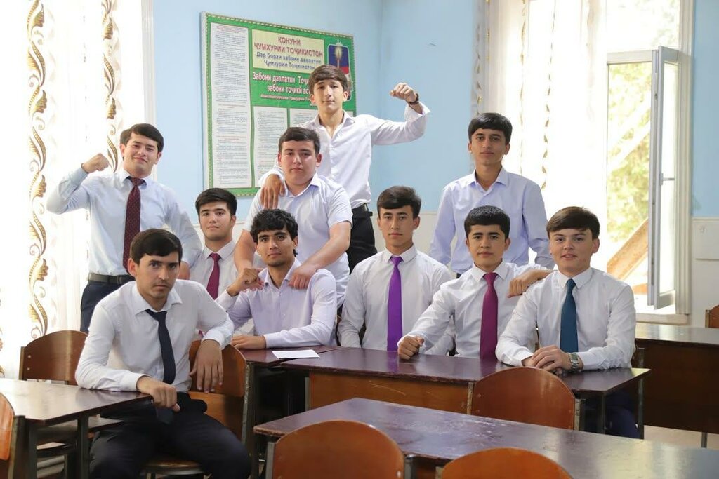 Ortaokul Litseyi № 1 by name Ismoili Somoni, Kulâb, foto