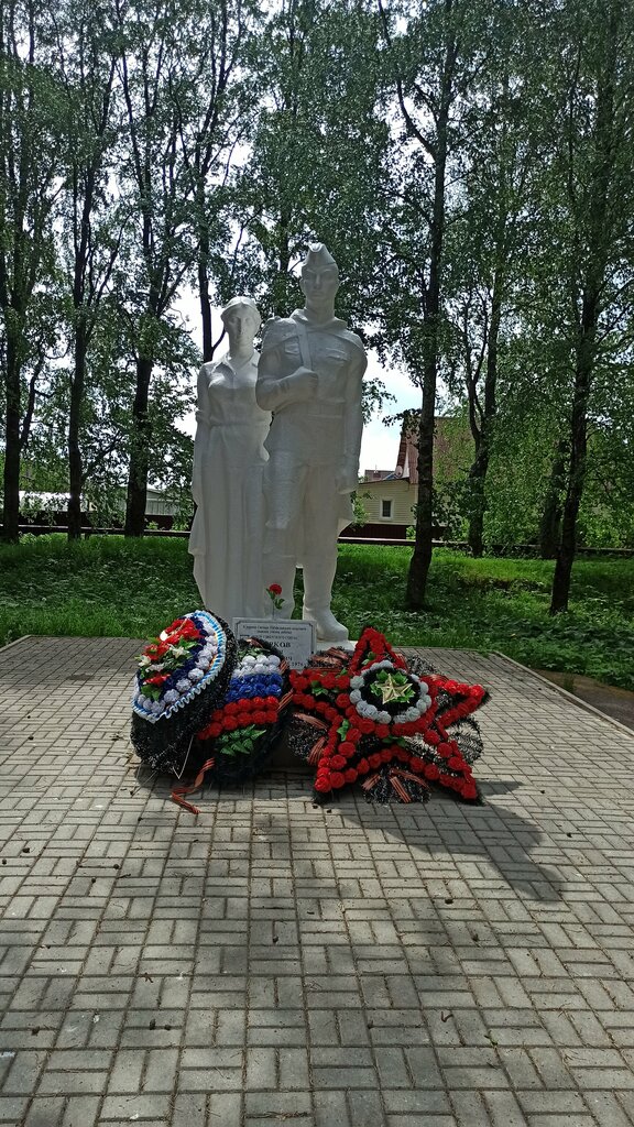 Anıt, heykel Павшим воинам в д. Погорелово, Vologodskaya oblastı, foto