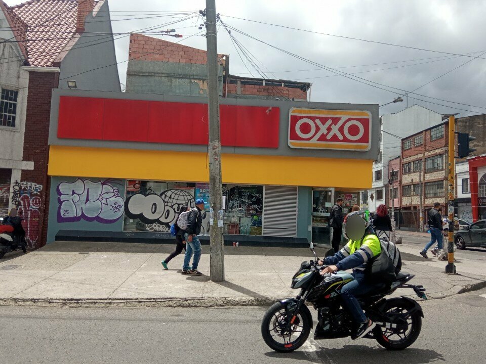 Mini-market Oxxo, Bogota, foto