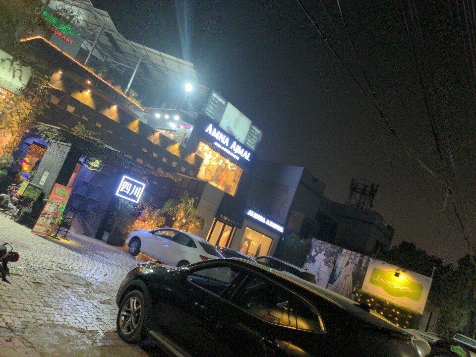 Otoparklar Plaza 28_l Mini College Road Mini Market, Lahor, foto