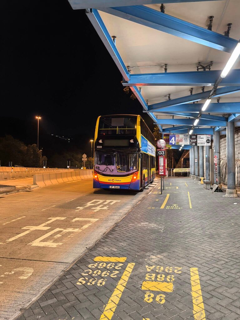Toplu taşıma durağı Tseung Kwan O Tunnel Bus Interchange, Kowloon, foto