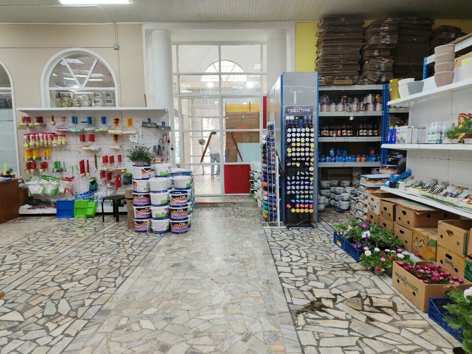 Boya ve cila malzemeleri üretim ve satış yerleri Picante, Nalchik, foto