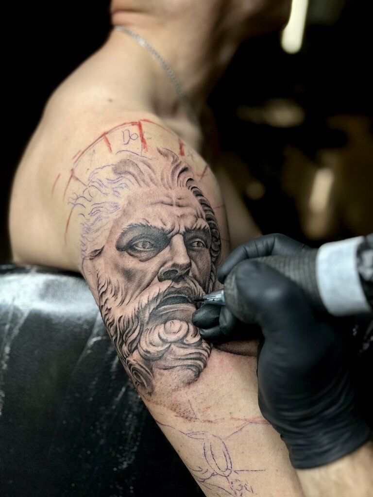 Dövmeciler Lucky Punch Tattoo, Valuyki, foto