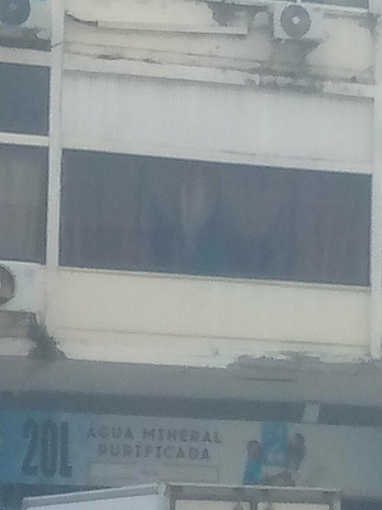 Su satışı Água Mineral Purificada, Loanda, foto