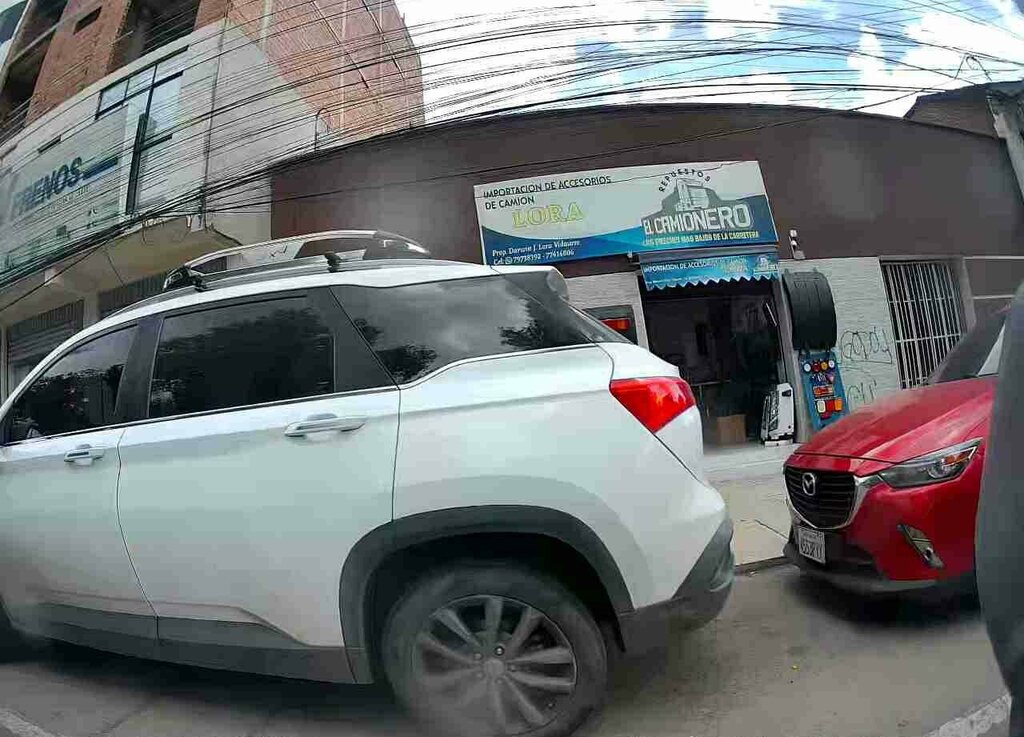 Motosiklet yedek parçaları Importacion De Accesorios De Camion Lora, Cochabamba, foto